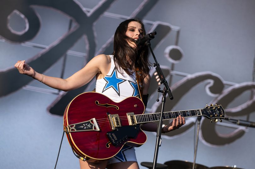 Wolf Alice Glastonbury set with dreamy Fleetwood Mac cover has ...