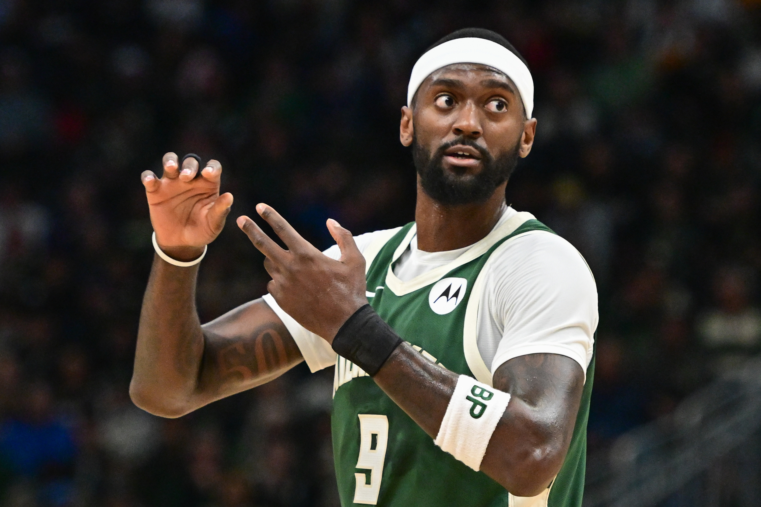 Bucks agree to three-year deal with reliable big man