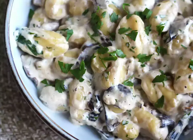 Gnocchi with mushrooms, a tasty and easy meal