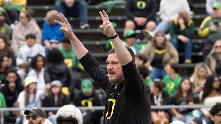 Oregon Ducks To Break Autzen Stadium Attendance Record In 2025?