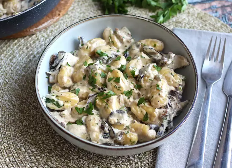 Gnocchi with mushrooms, a tasty and easy meal
