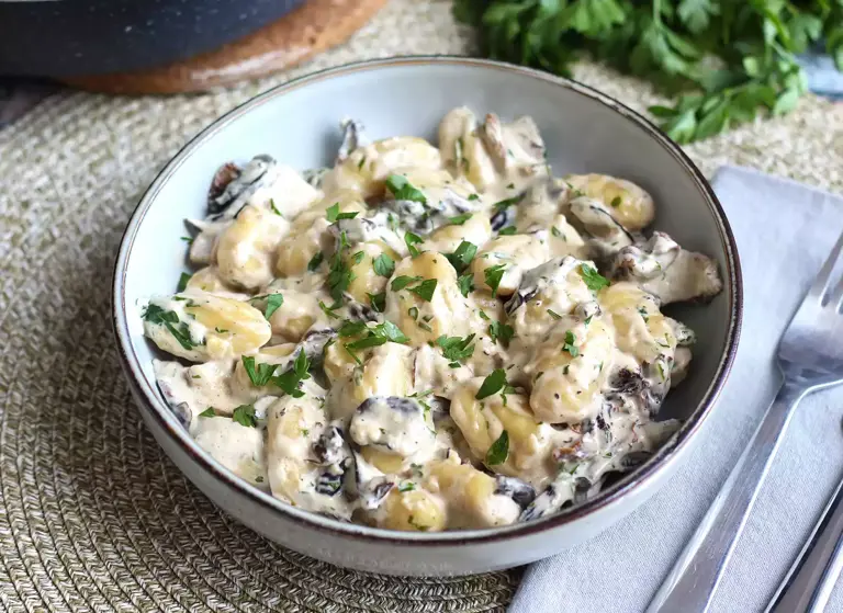 Gnocchi with mushrooms, a tasty and easy meal