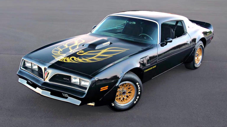 What Is a Shaker Hood and What Muscle Cars Have Them?