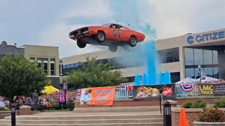General Lee Makes Massive 150-Foot Jump In Somerset: Narrowly Misses ...
