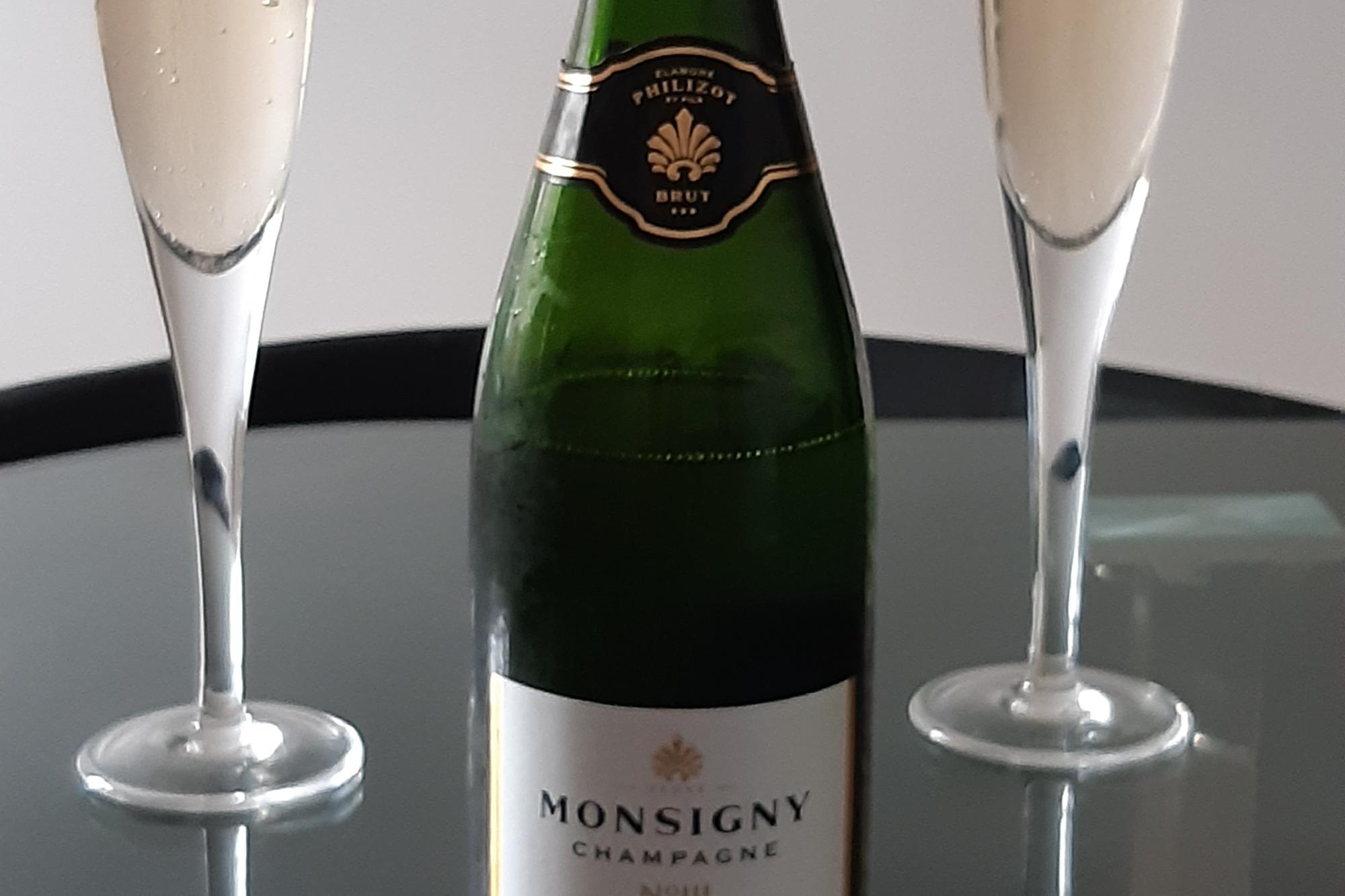 We try Aldi's Veuve Monsigny Champagne Brut - winner of the World's ...