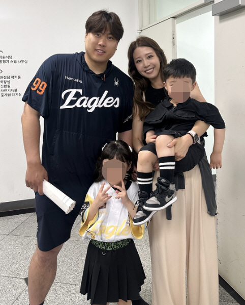 Hundreds of billions of assets Ryu Hyun-jin ♥ Bae Ji-hyun reveals family photos with two ...