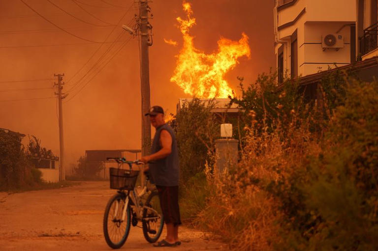 Turkish airport forced to close with flights cancelled and diverted