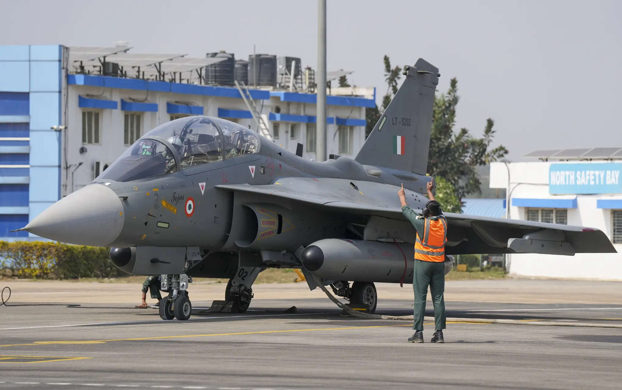 Uttam Radar not so Uttam for Tejas? HAL picks imported Israeli radar ...