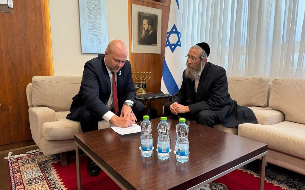 Deputy minister Tessler resigns from Knesset to allow fellow party ...