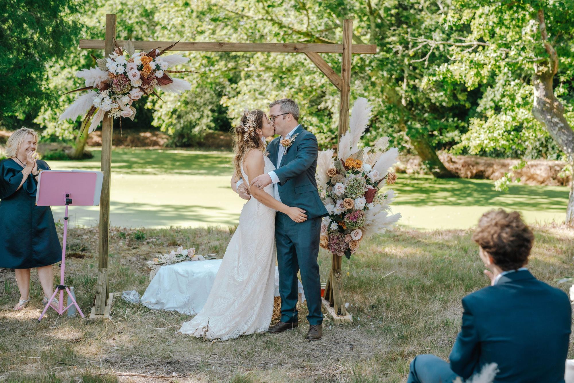 Reasons to be Cheerful: In Praise of Summer By Vicky Edwards