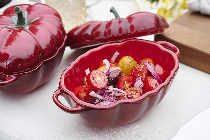 Cette mini cocotte Staub en forme de tomate est la star de l’été (et ...