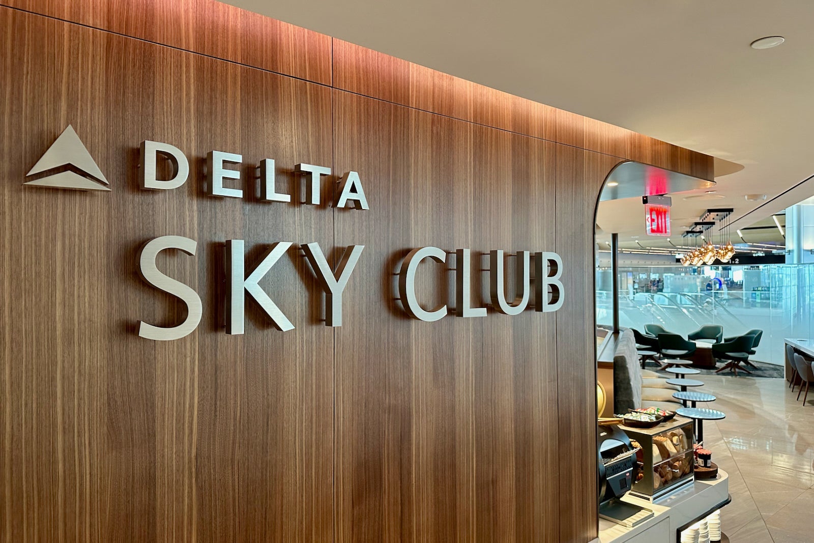 How to get Delta Sky Club access, including via elite status and credit ...