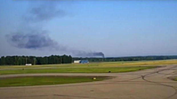 Six people killed in plane crash near Youngstown, Ohio