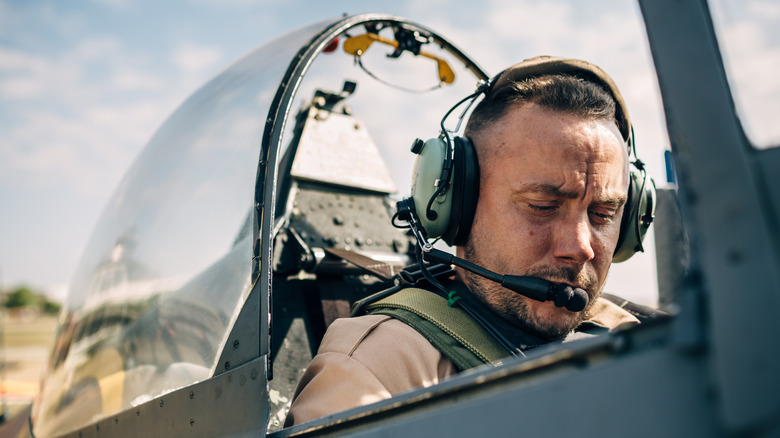 How Noisy Is It Inside A Fighter Jet Cockpit?