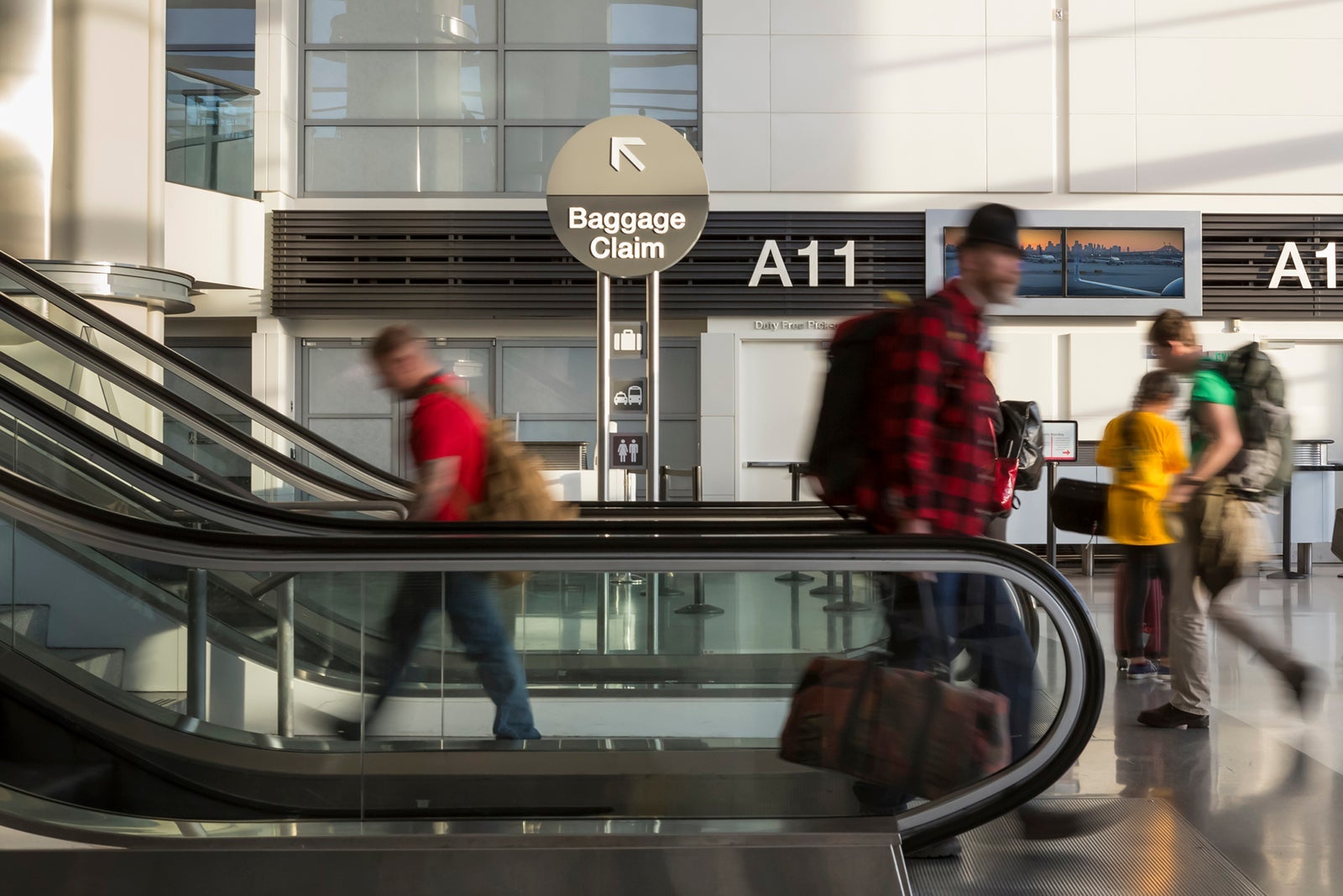 These 27 credit cards can get you free checked bags on your next flight