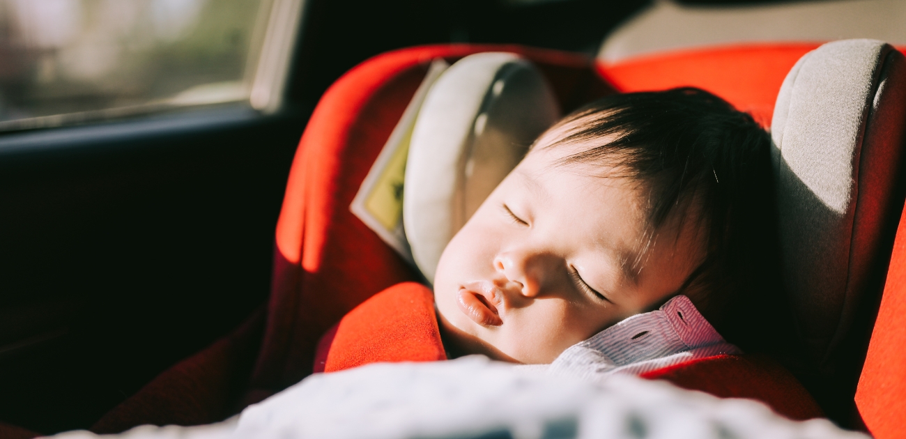 Syndrome du bébé oublié : une mère laisse son enfant de 2 ans dans la ...