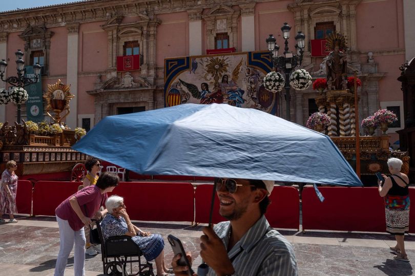 Brits face 'amber alert' in Europe as tourists die, roads melt and ...