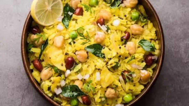How to Make Authentic Indori Poha At Home – Easy Recipe & Tips