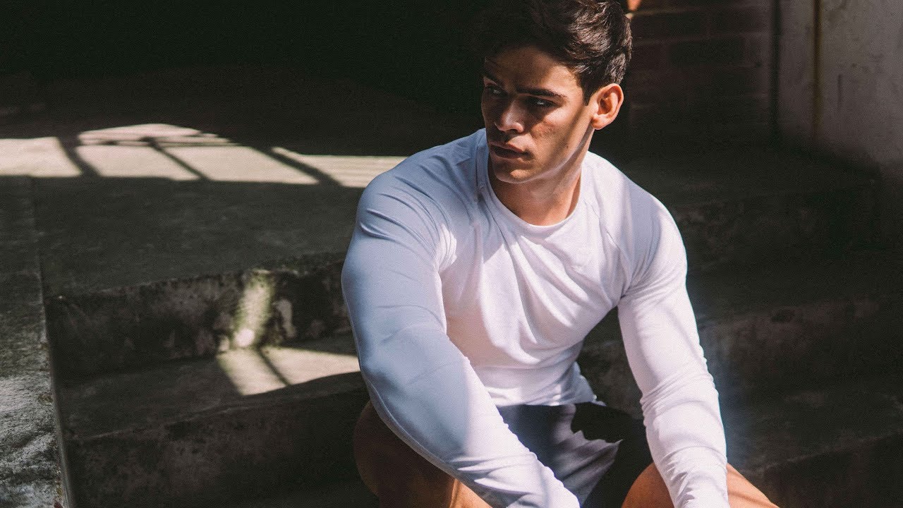 Dress Like a Pro: Elliot Burton’s Gym Style Tips