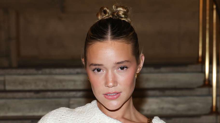 Olivia Ponton Brings Sophisticated Swimsuit Style to the Hamptons in ...