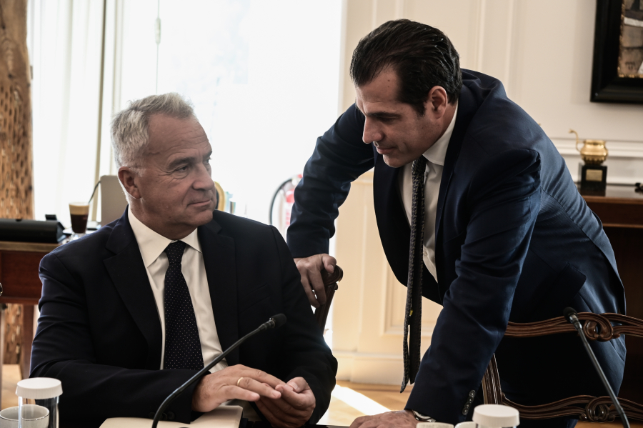 Η τελετή παράδοσης - παραλαβής στο υπ. Μετανάστευσης - Ο Πλεύρης ...