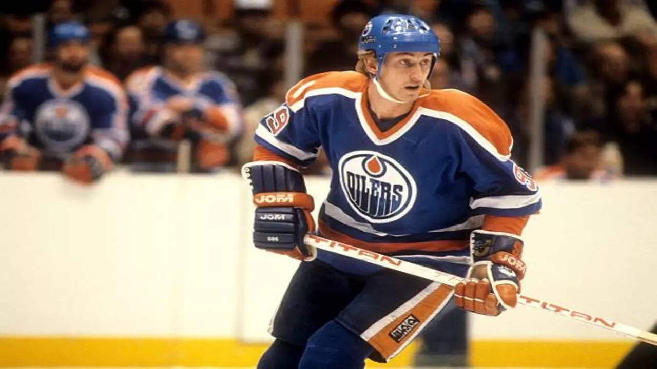 Wayne Gretzky’s 1988 stick sells for $336,000 to Logan Paul in record ...