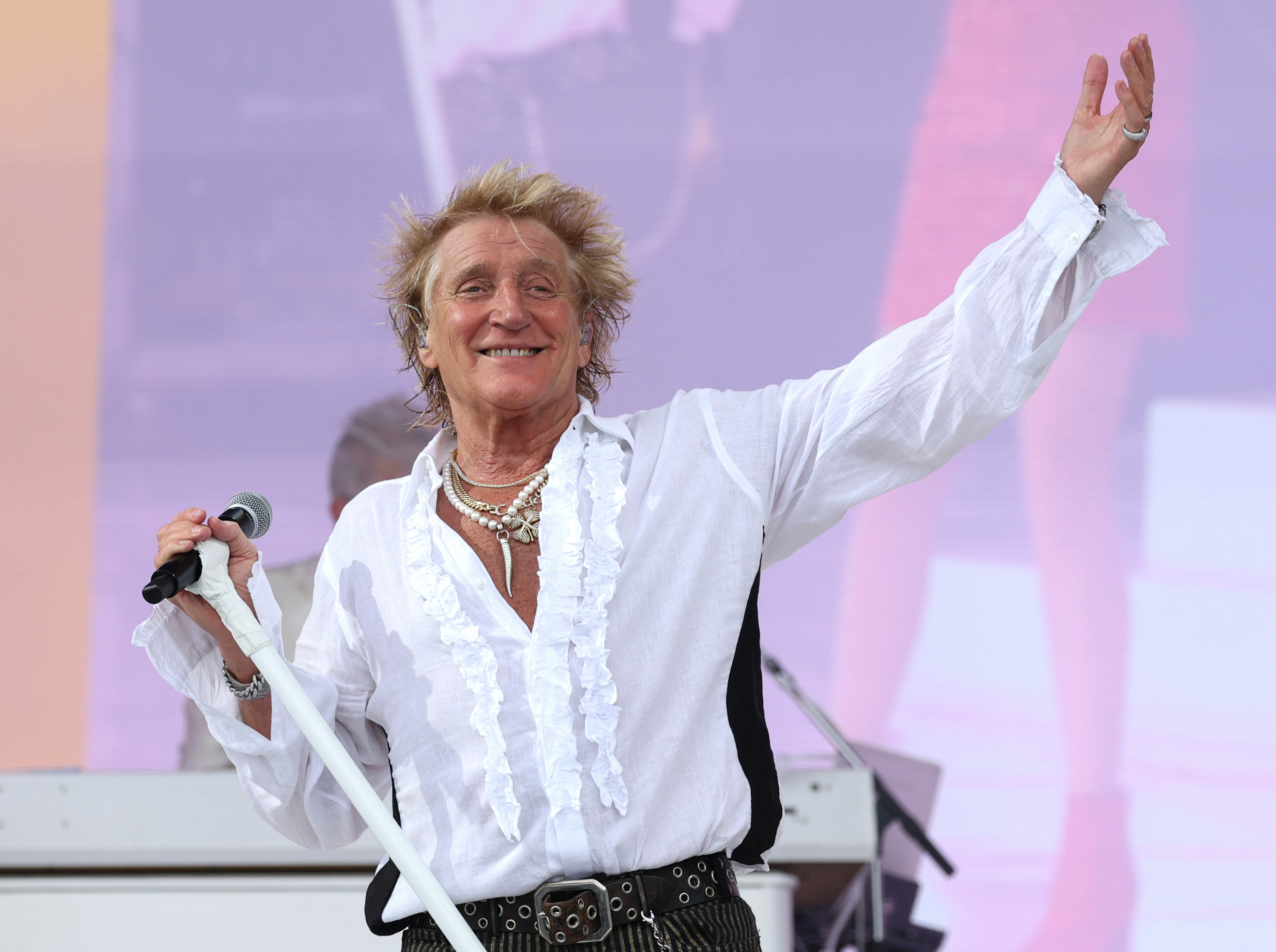 How Rod Stewart stays fit at 80, as Maggie May singer impresses ...