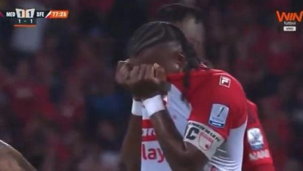 La imagen que da la vuelta al mundo: Se lesionó, lloraba desconsolado y ...