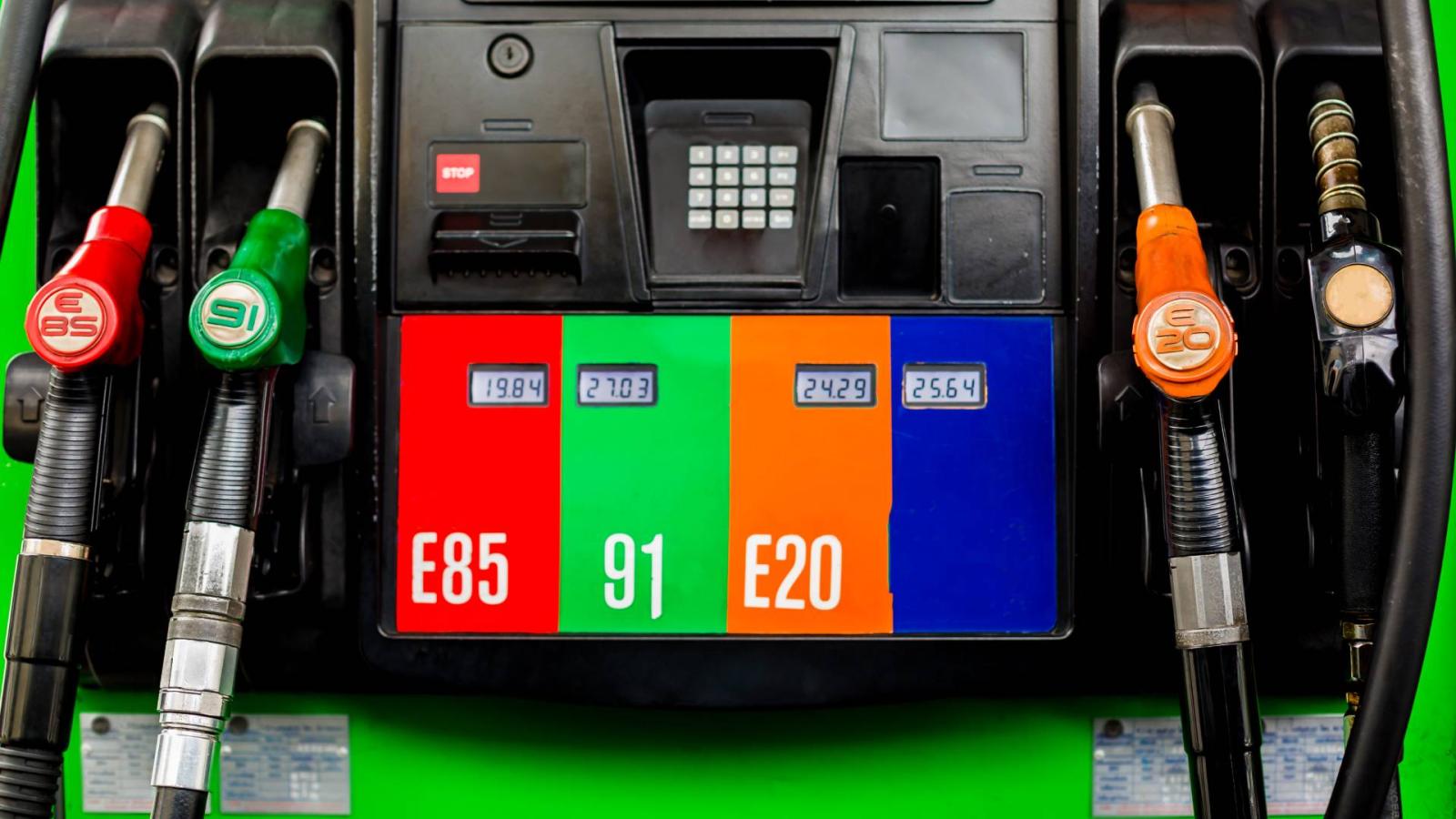 Αυτή είναι η νέα βενζίνη που μπαίνει στα πρατήρια -Γιατί θα είναι ...