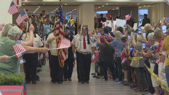 Maine veterans receive hero's welcome after Honor Flight returns