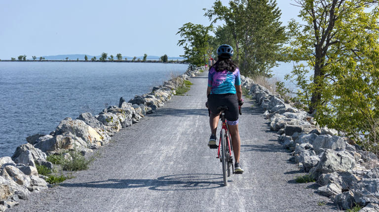 An Abandoned Lakeside Railroad In Vermont Is Now A Beautiful Trail ...