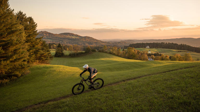 An Abandoned Lakeside Railroad In Vermont Is Now A Beautiful Trail ...