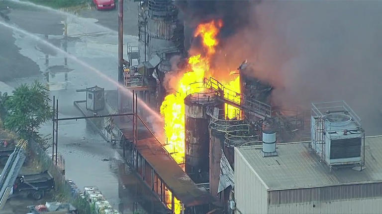 Crews battle large industrial fire on Detroit's east side
