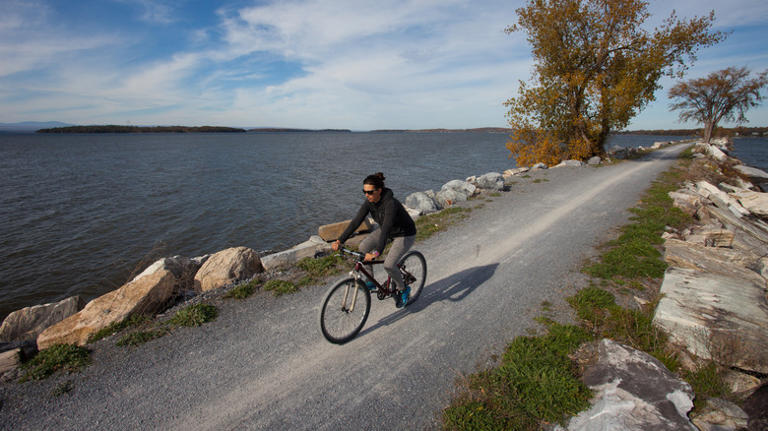An Abandoned Lakeside Railroad In Vermont Is Now A Beautiful Trail ...
