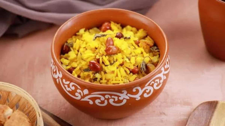 How to Make Authentic Indori Poha At Home – Easy Recipe & Tips