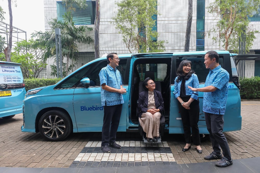 Blue Bird (BIRD) Bawa Pulang Penghargaan BIA 2025 Kategori Transportasi ...