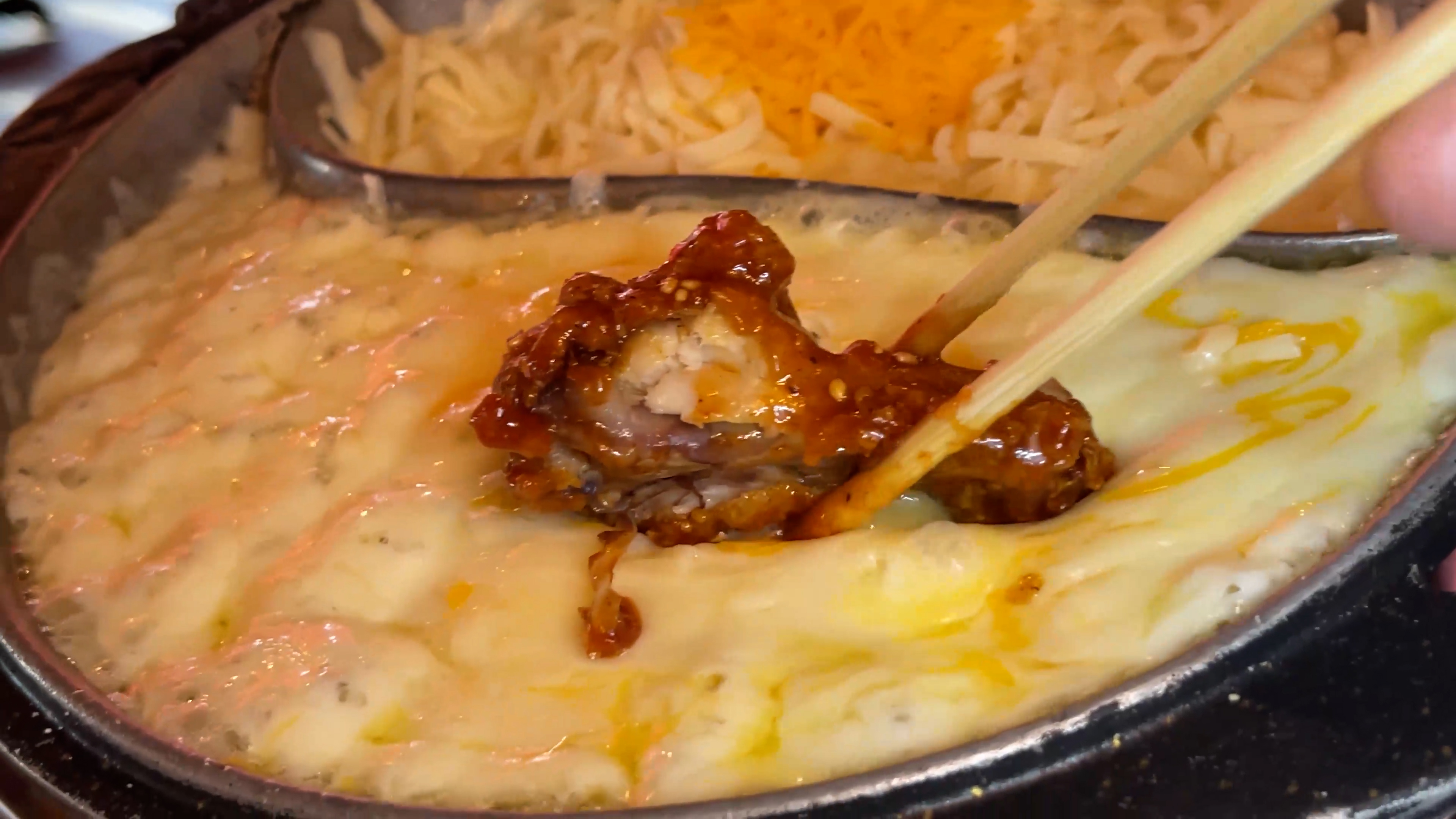 Las Vegas’ CHEESIEST Fried Chicken CHEESE Fondue – A Must-Try!