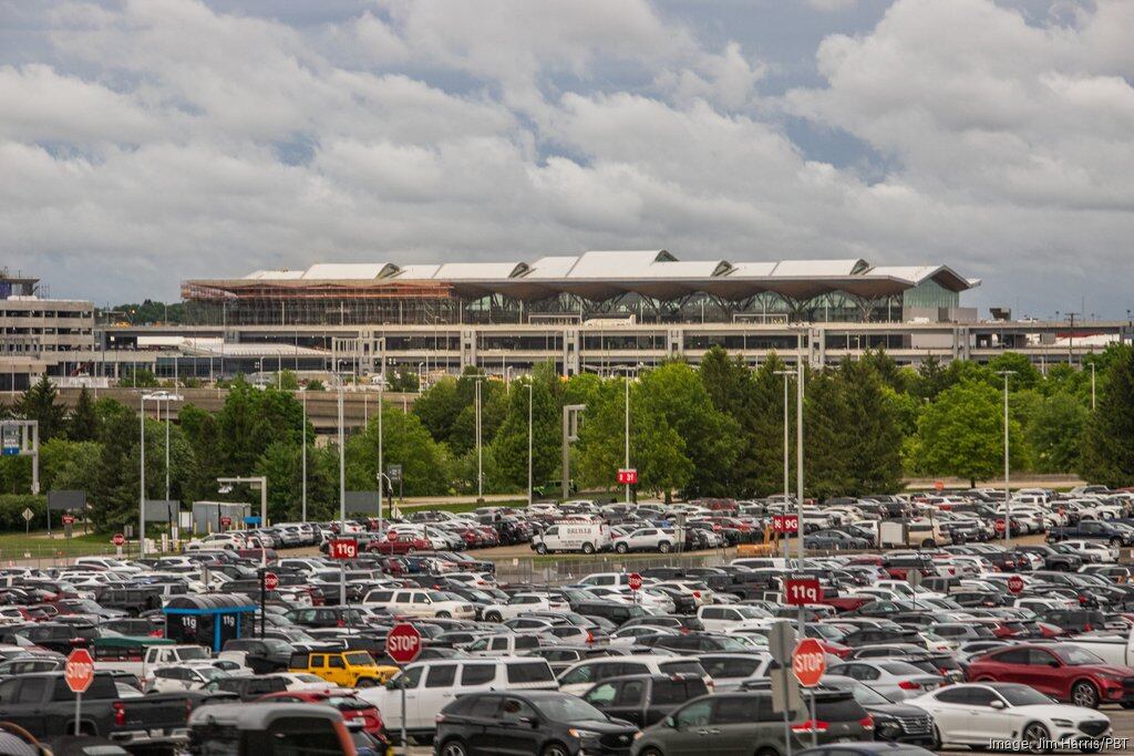 Pittsburgh airport may lose Lancaster route as DOT weighs new airline bids