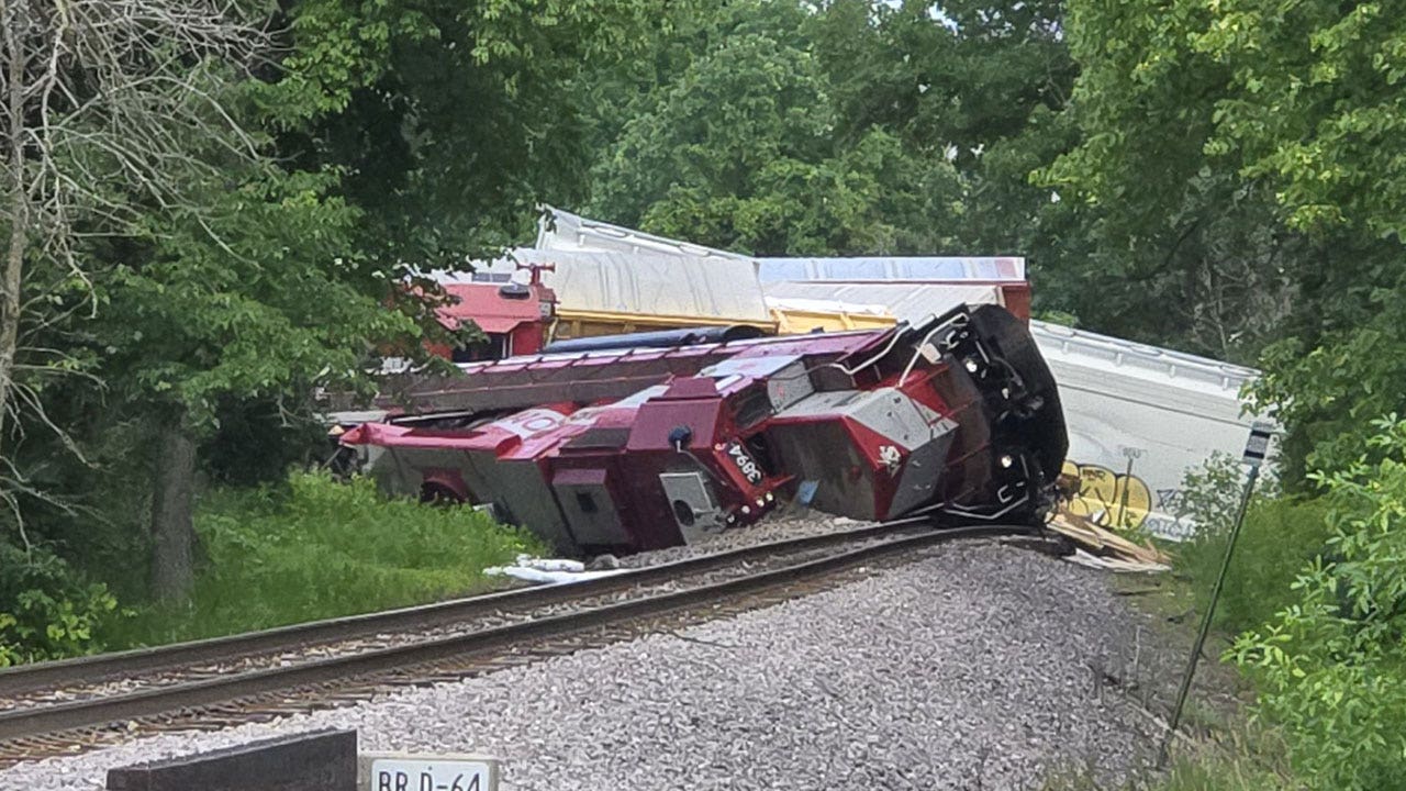 Freight train derails in Hartford, crews working to clean up fuel spill