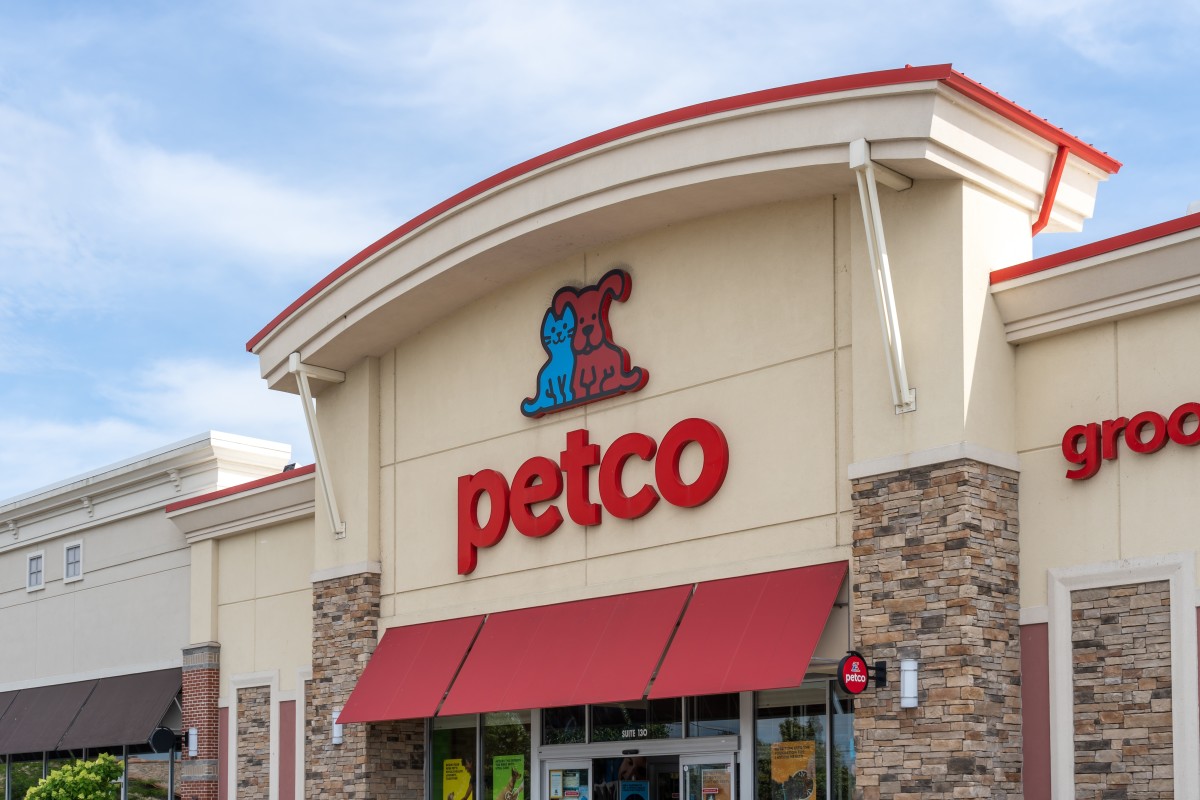 Petco's Extra-Large Litter Box Is 'Perfect for Larger Cats,' and It’s ...