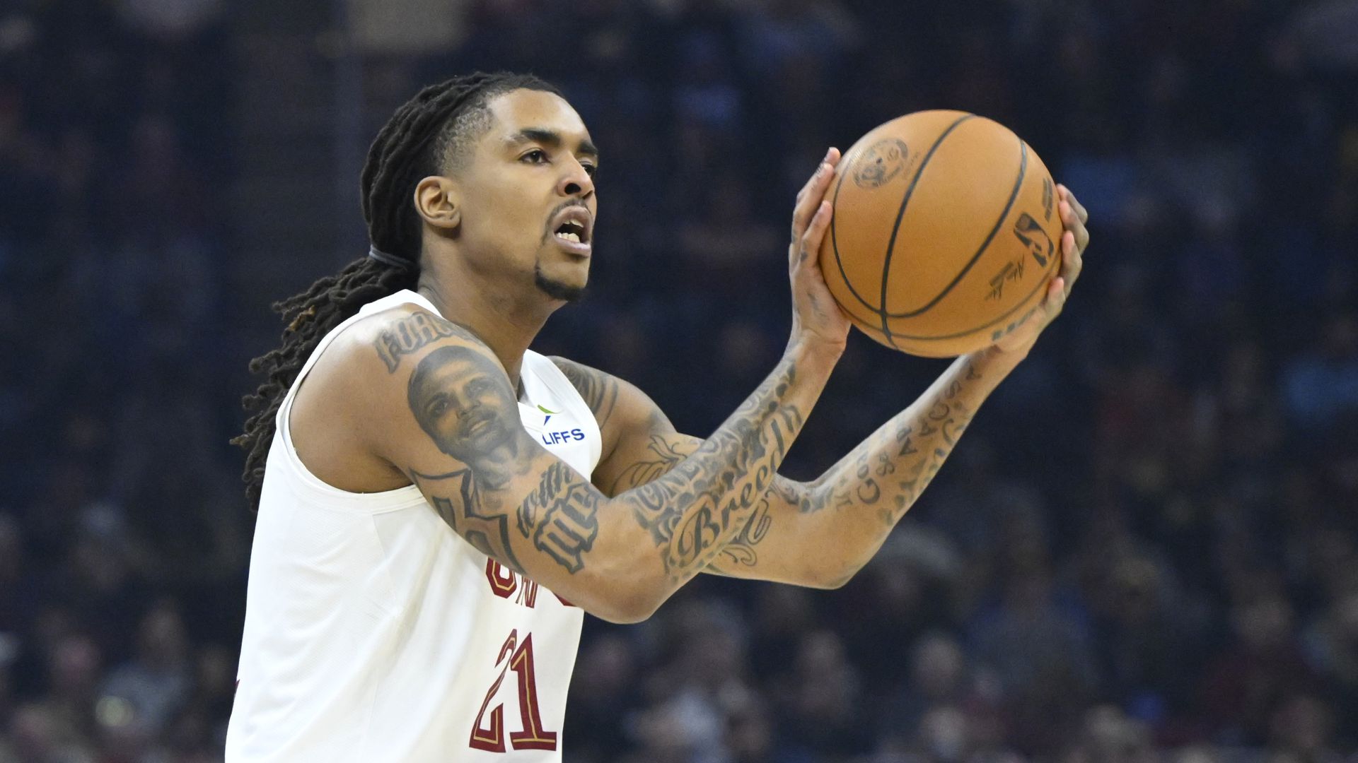 Report: Cavs extend qualifying offer to Luke Travers, decline Emoni Bates