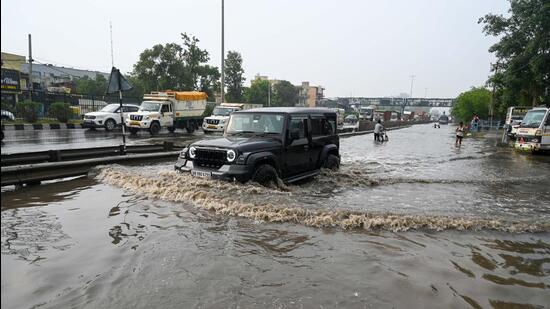 Brief spell of rain triggers waterlogging, traffic chaos across Gurugram