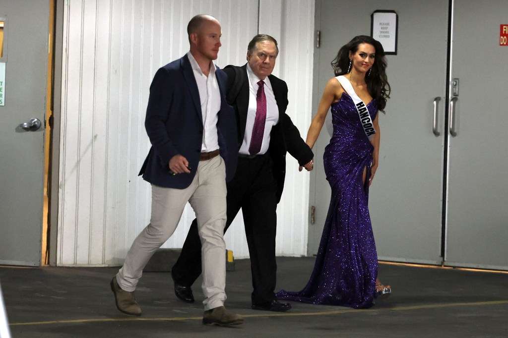 Bill Belichick and Jordon Hudson make surprise Nantucket appearance ...