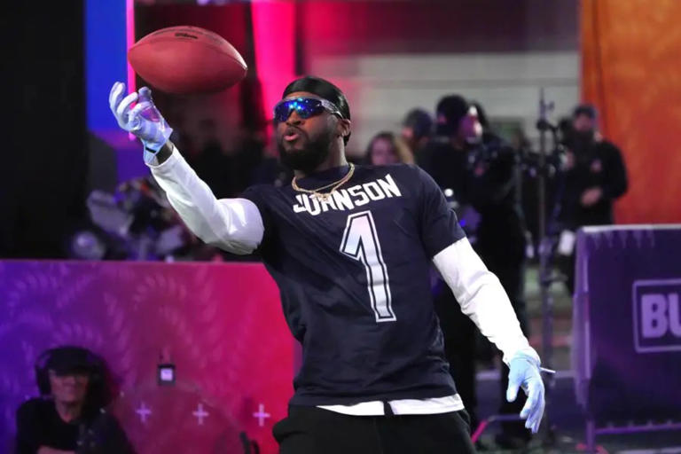 Chicago Bears’ Ben Johnson not pressing Jaylon Johnson panic button yet