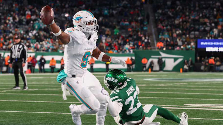 Dolphins Fans and NFL Players React to Shocking Trade