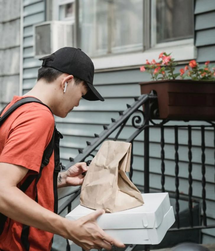 10 True Stories That Started Out Boring—Until Life Threw a Major Plot Twist