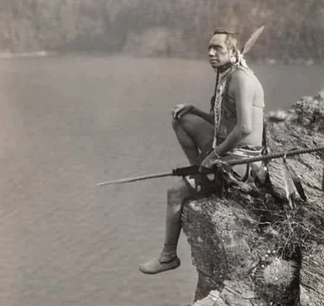 20 Powerful Vintage Photos of Native American Life