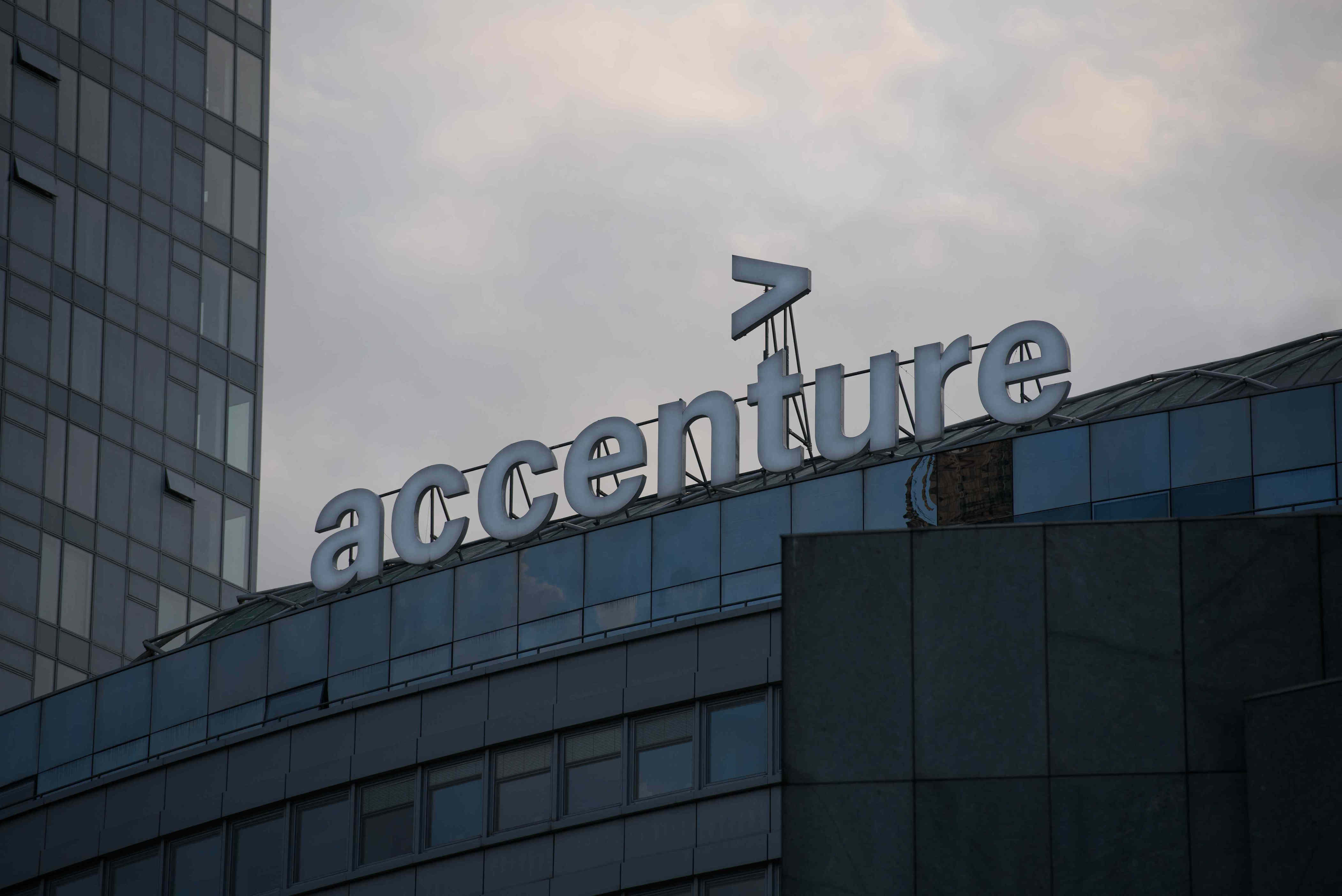 Palantir, Accenture Partner to Implement More AI in Government Work