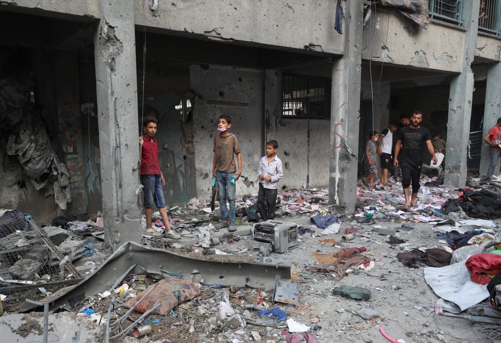 Israel airstrike on Gaza café kills women and children