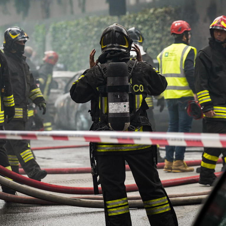 Roma in fiamme: un incendio sulla A12 e a Tor Carbone